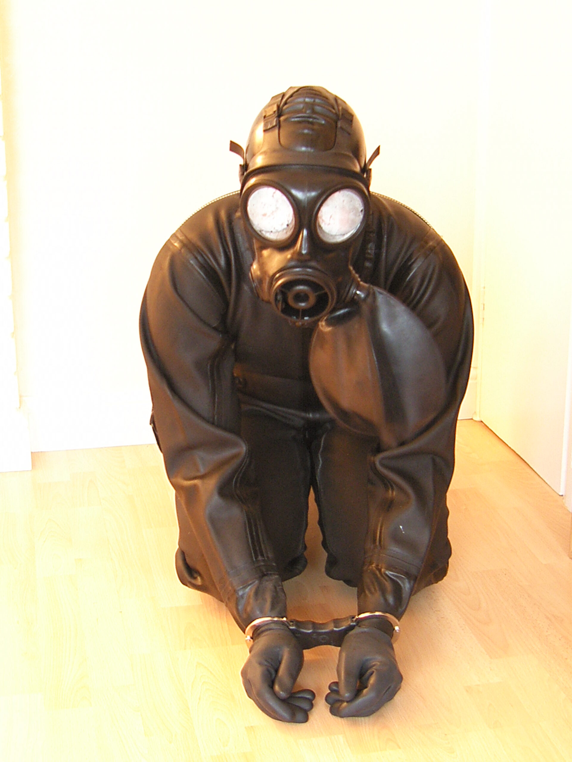 Throwback Thursday – Avon Rubber Drysuit – Rubberlog